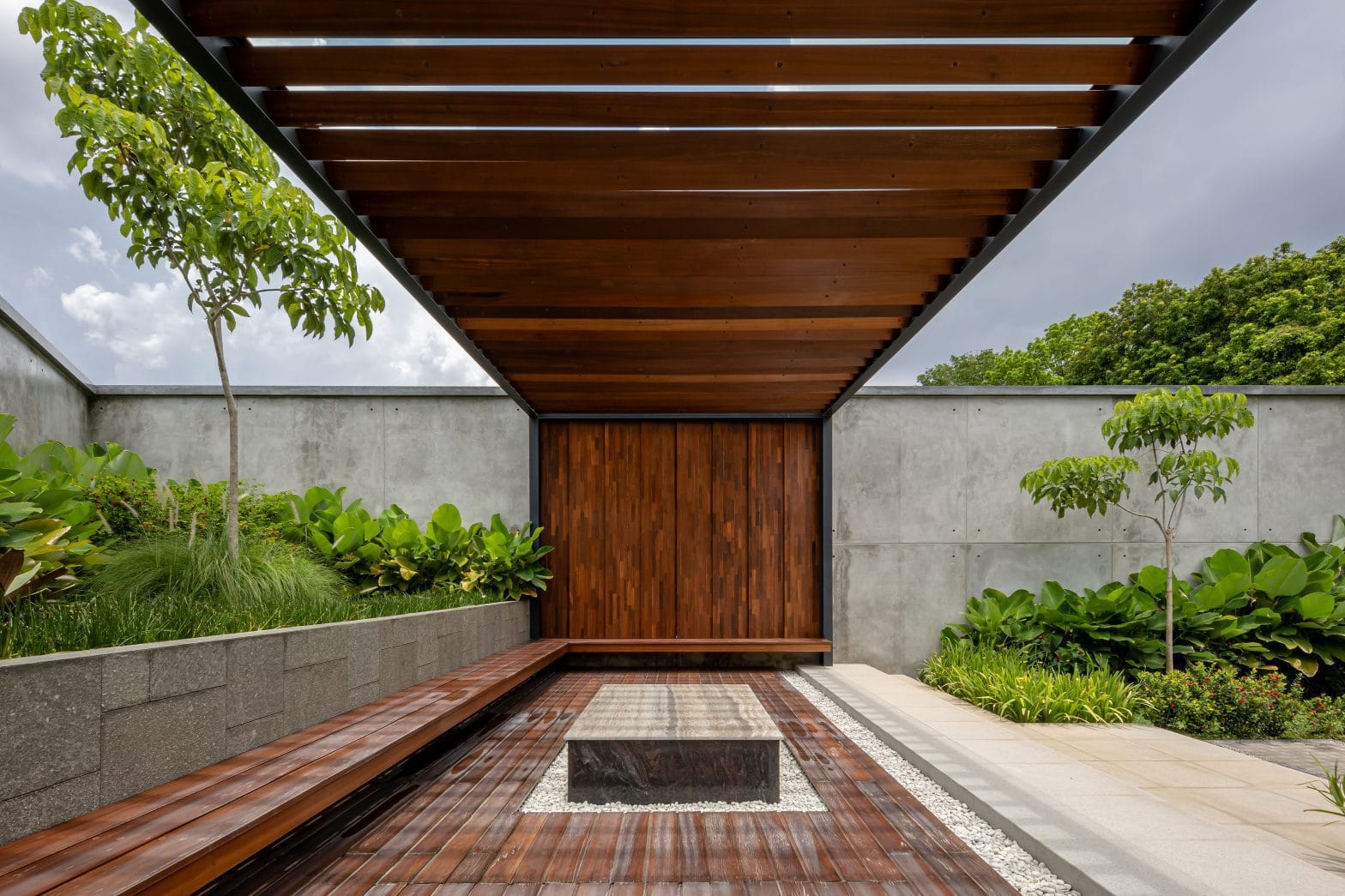 Gaya Arsitektur Modern Tropis - ConArch Studio